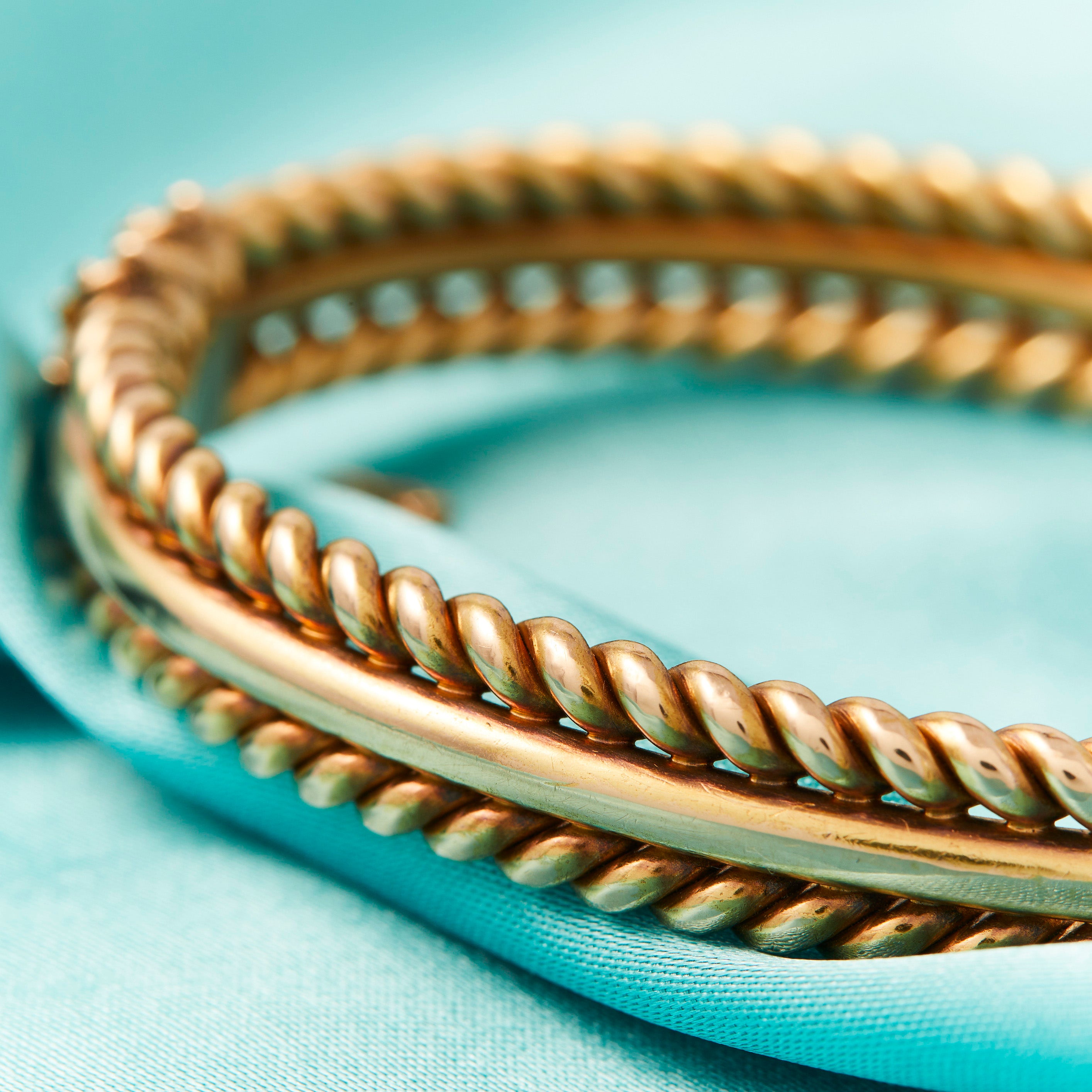 Victorian Oval Double Twist Gold 'Magic' Bangle – frenchjewelbox